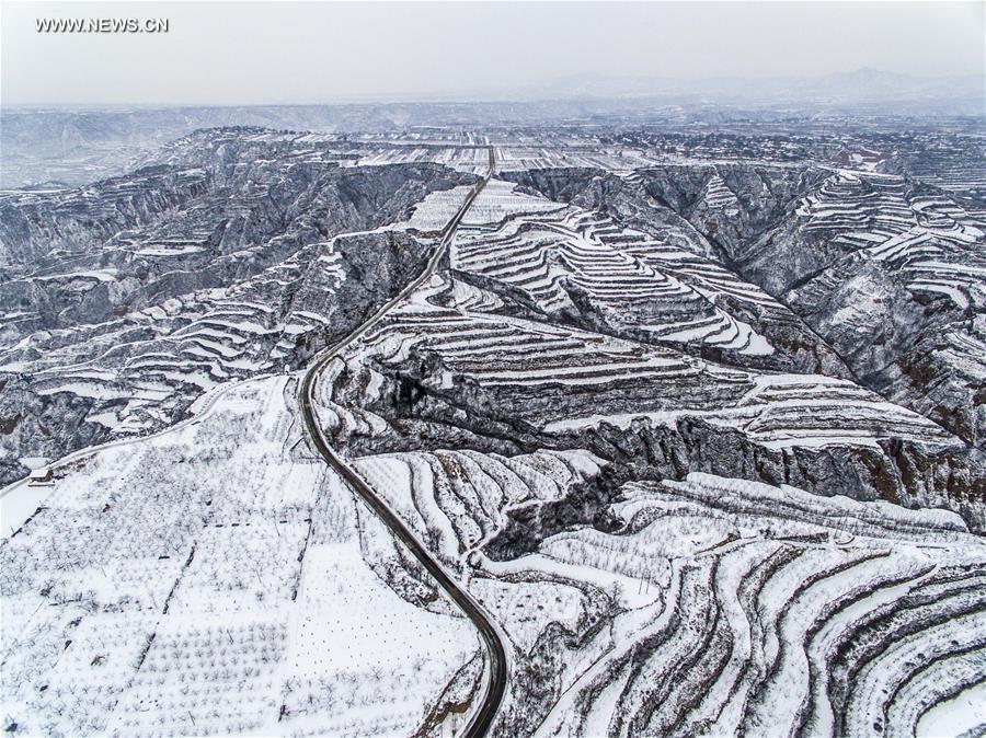 Scenery of snow-covered terrace fields in N China (3/9)