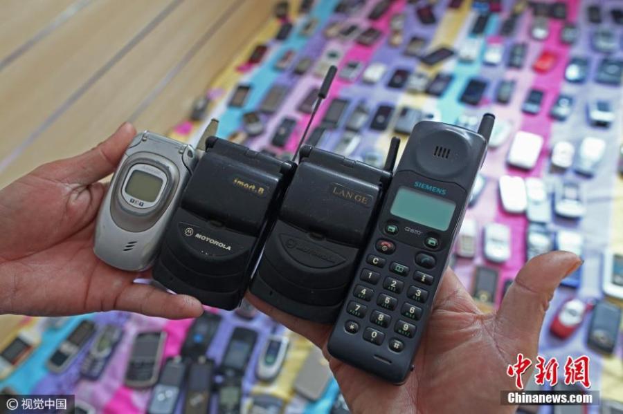 Man collects 3,000 mobile phones of different models in 18 years(2/3)