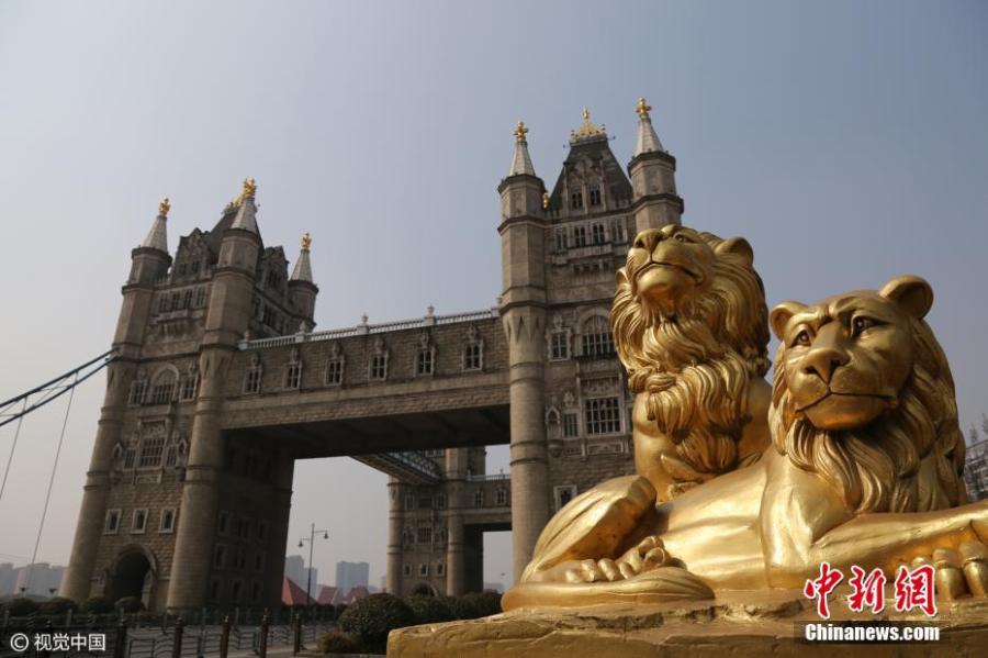 Suzhou builds replica of London's iconic Tower Bridge(2/4)