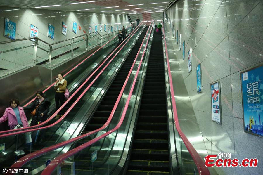 China's deepest subway station is 60 meters underground(1/3)