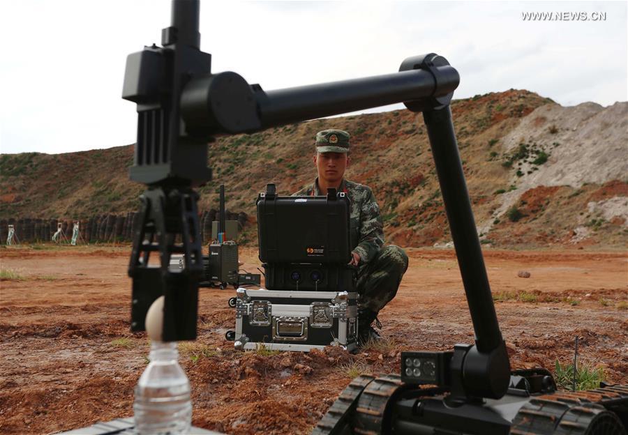 Bomb disposal drill held in Kunming(6/7)