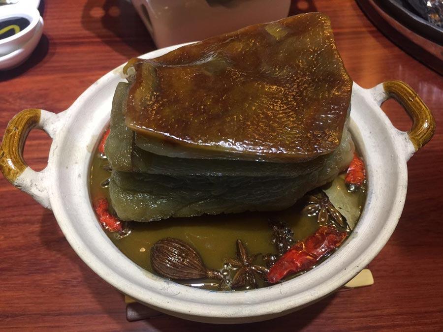 Emerald 'Manchu Han Imperial Feast' dazzles Kunming(10/10)