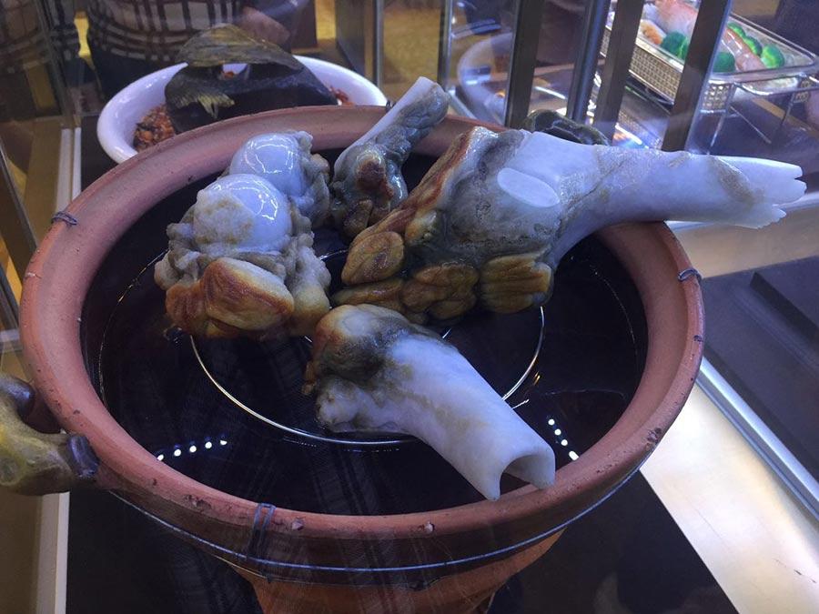 Emerald 'Manchu Han Imperial Feast' dazzles Kunming(10/10)