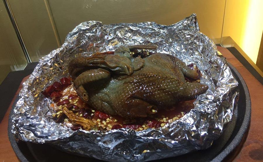 Emerald 'Manchu Han Imperial Feast' dazzles Kunming(1/10)