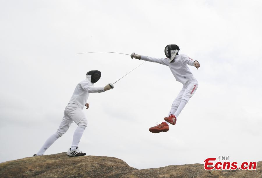 Sword-play takes to new heights in central China(2/7)