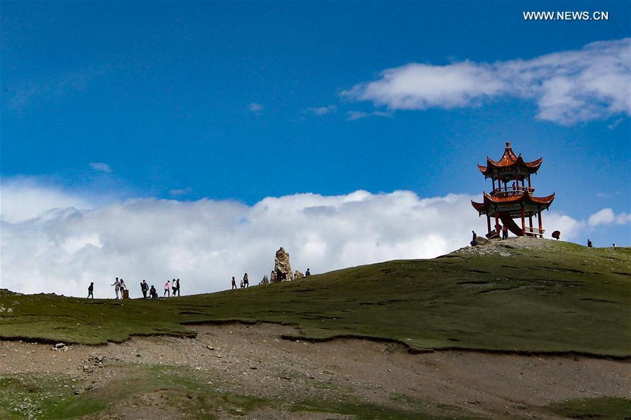 Scenery of Tianshan Mountain in Xinjiang(1/4)