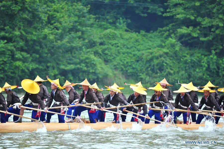 Dragon canoe festival celebrated in SW China's Guizhou(5/9)
