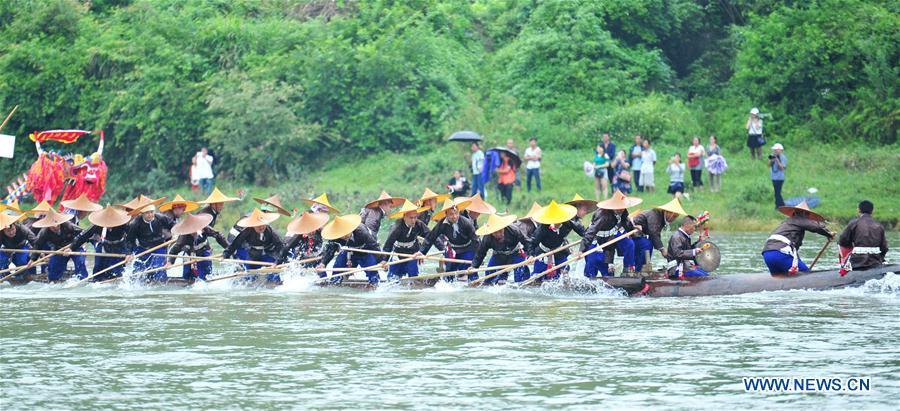 Dragon canoe festival celebrated in SW China's Guizhou(9/9)