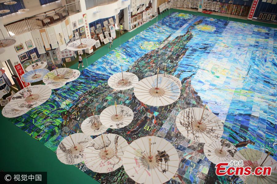 10,000 students recreate 'The Starry Night' with drawings(1/3)