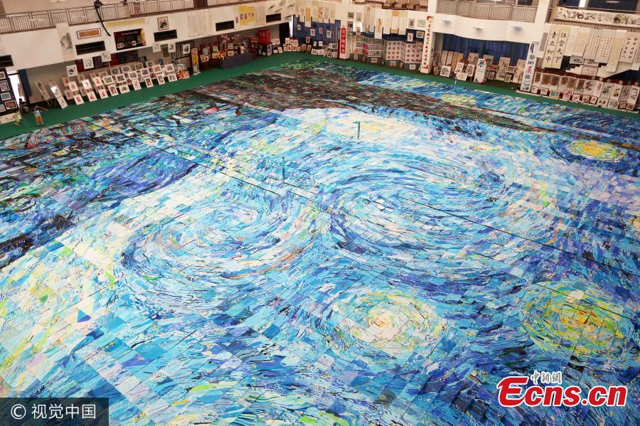 10,000 students recreate 'The Starry Night' with drawings(1/3)
