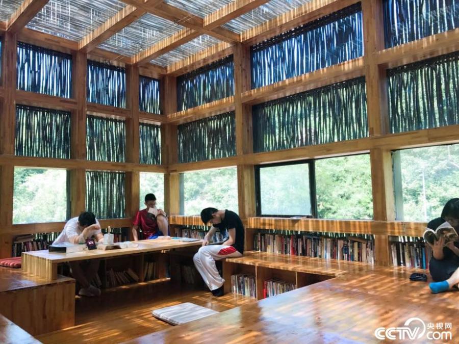 Liyuan Library sparks love for books and nature(8/13)