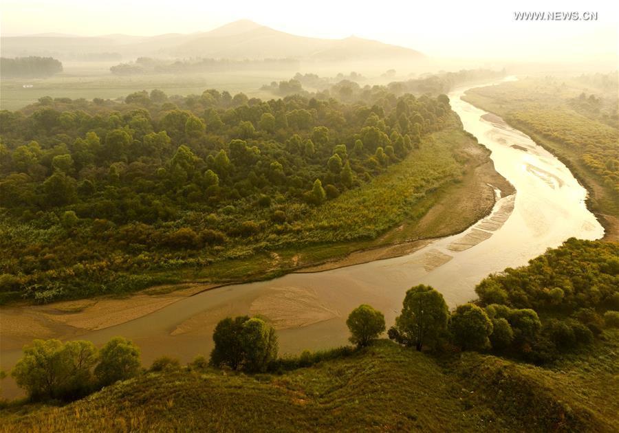 Autumn scenery of Hunhe River in N China's Hohhot(1/5)