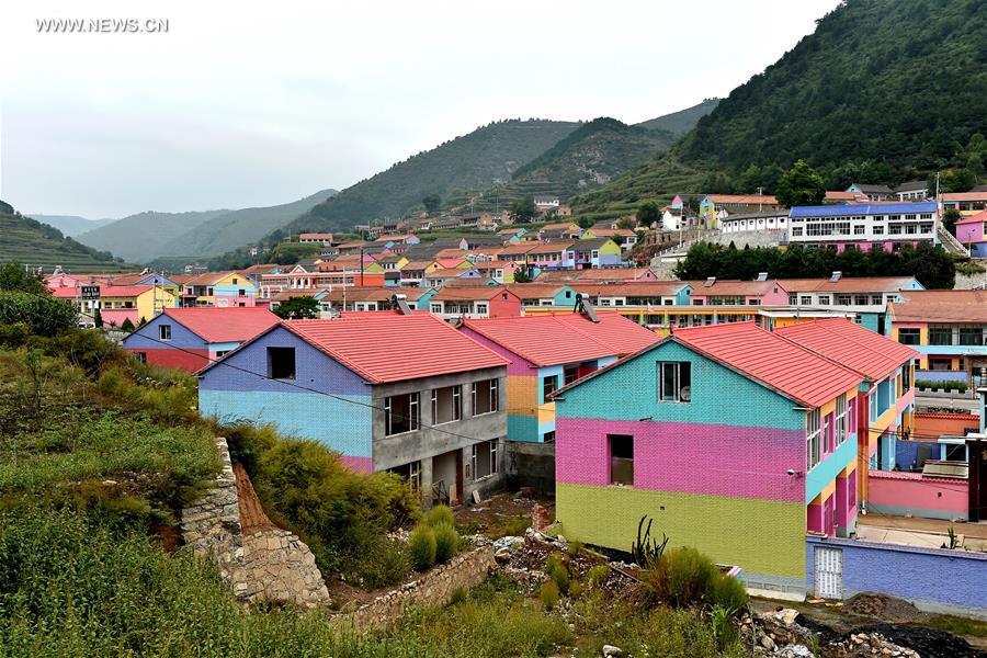 Colorful houses seen in N China's beautiful countryside(6/8)