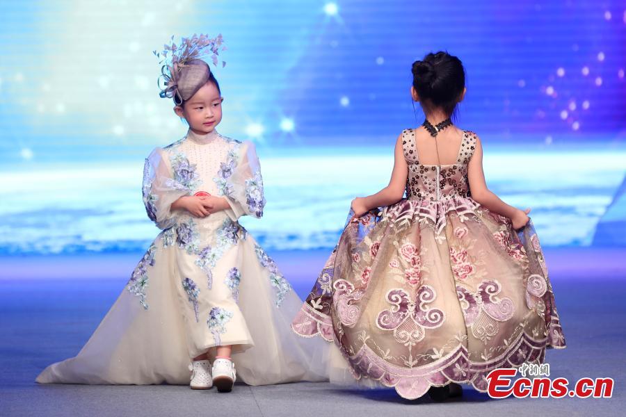 National kids model contest held in Chongqing(1/8)