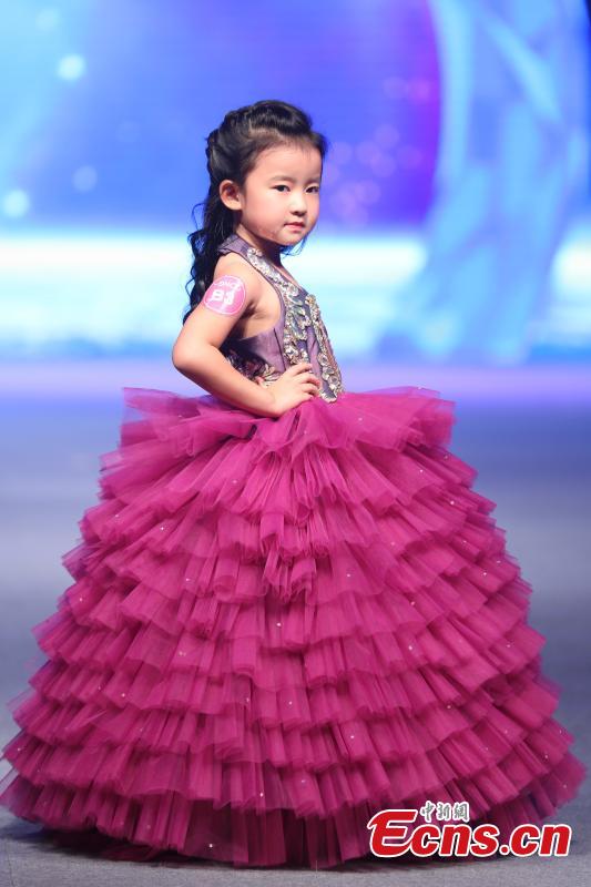 National kids model contest held in Chongqing(1/8)