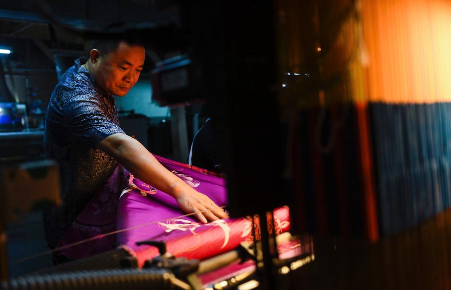 Revitalizing the traditional brocade(1/6)