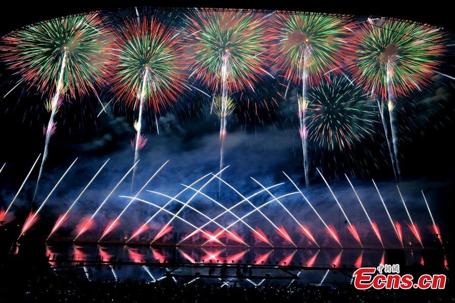 China International Fireworks Festival opens in C China city (1/8)