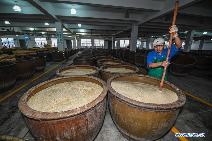 Brewing of rice wine begins in Shaoxing, Zhejiang(4/10)