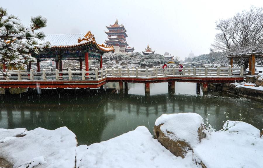 A visit to Penglai Pavilion in snow(4/4)