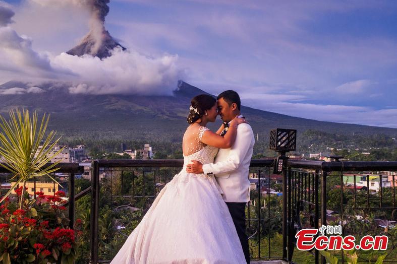 Mayon Wedding Real Wedding: Chelsea + Hunter :: Cinco De Mayo Wedding