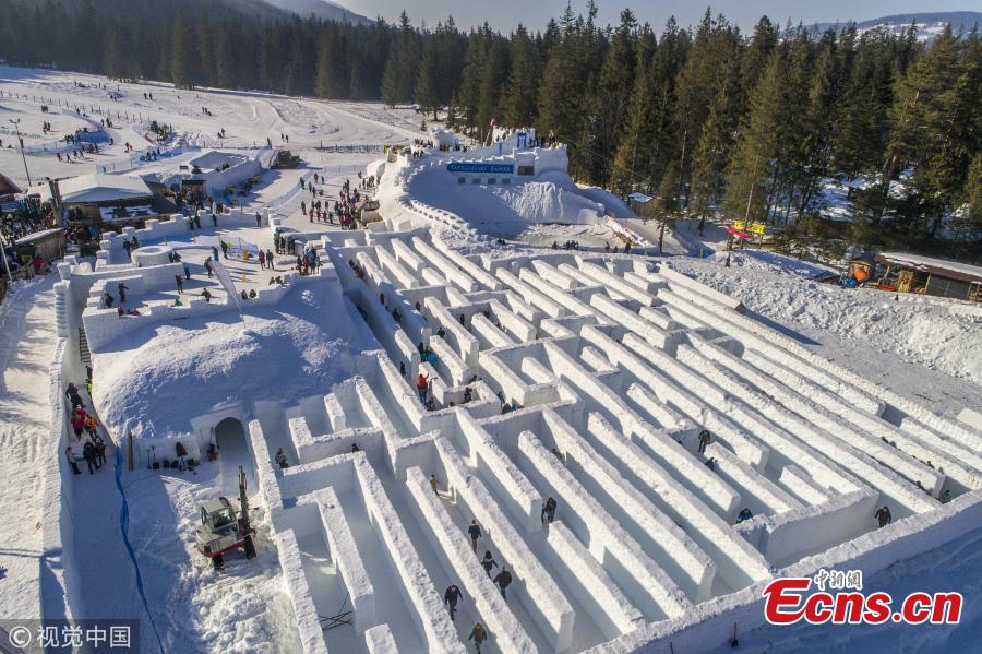 World's largest snow labyrinth opens in Poland (1/3)