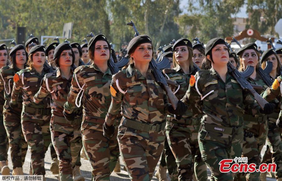 Female fighters graduate from Iraqi school (3/5)