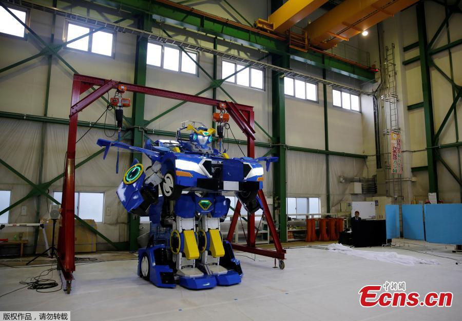 J-deite RIDE: 4-meter tall robot that can transform(2/7)