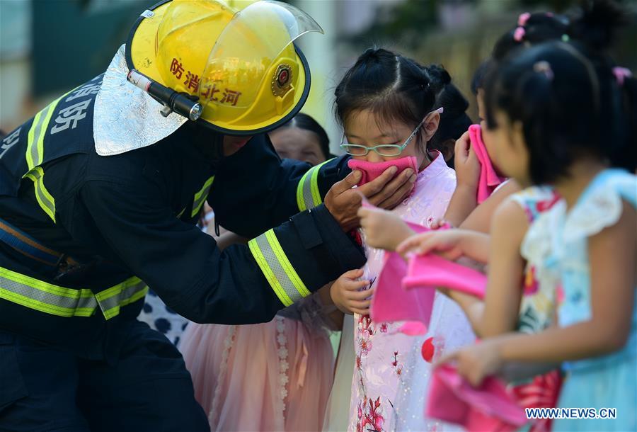 Children participate in drill of fire emergency