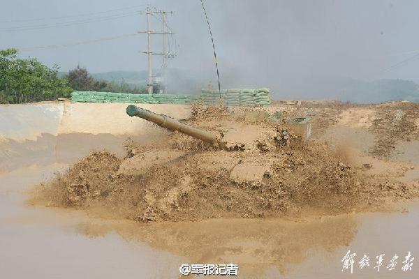 PLA's Type 96A tanks conduct extreme training(2) - Headlines, features ...