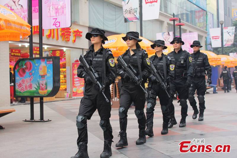 Armed female SWAT members patrol, SW China (1/2) - Headlines, stories ...