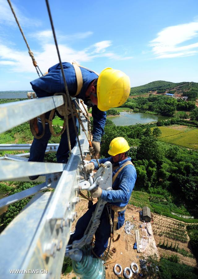 Power grid workers working at height of over 60 meters (1/4 ...