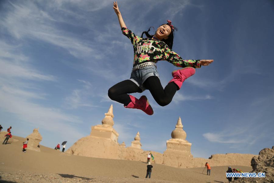 Tourists in Heicheng, ancient city on Silk Road (1/2) - Headlines ...