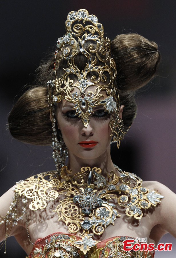 Models present creations by Chinese designer at FIDé Fashion Weeks (2/8 ...