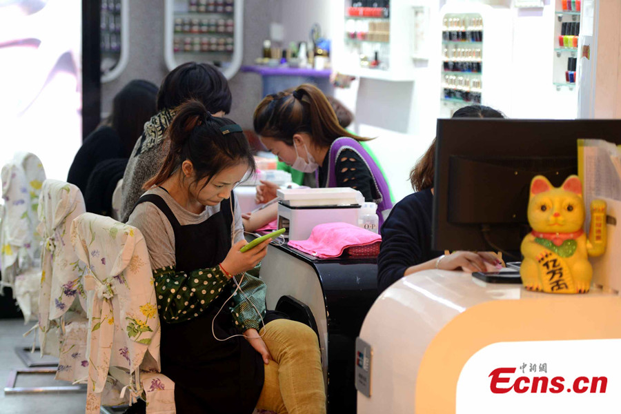 Are you a 'phubber'? (2/10) - Headlines, features, photo and videos ...