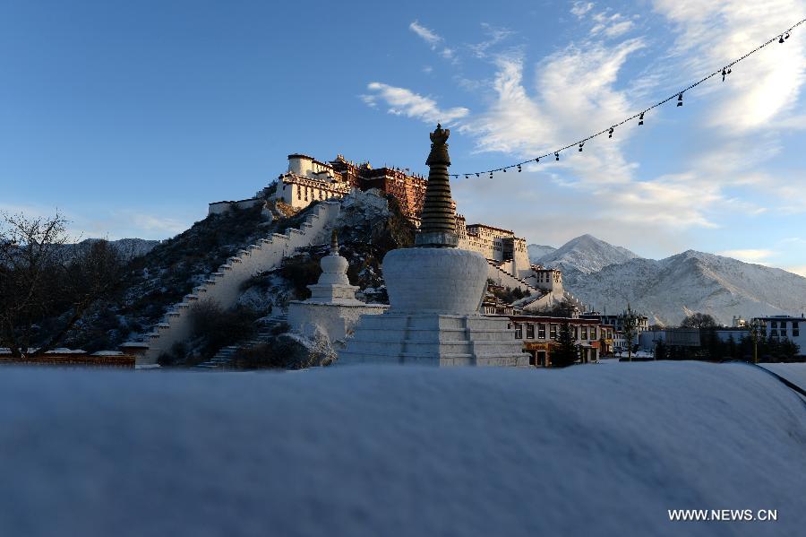 Snow scenery of Potala Palace in Lhasa (3/4) - Headlines, features ...