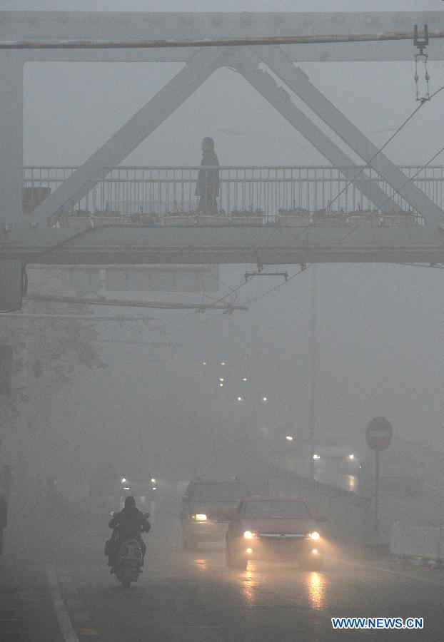 Dense fog envelops central China's Wuhan (1/3) - Headlines, features ...