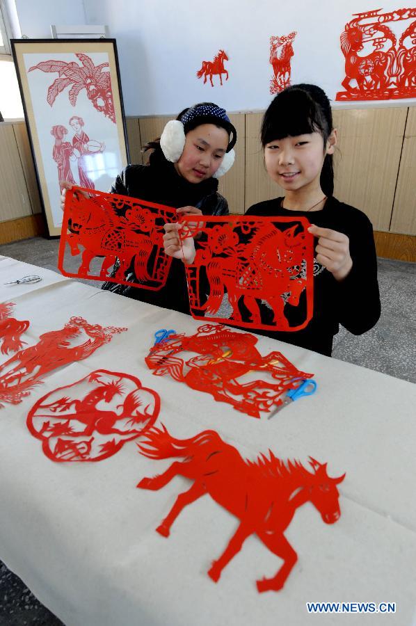 Local students make Chinese paper cuttings to celebrate Spring Festival ...