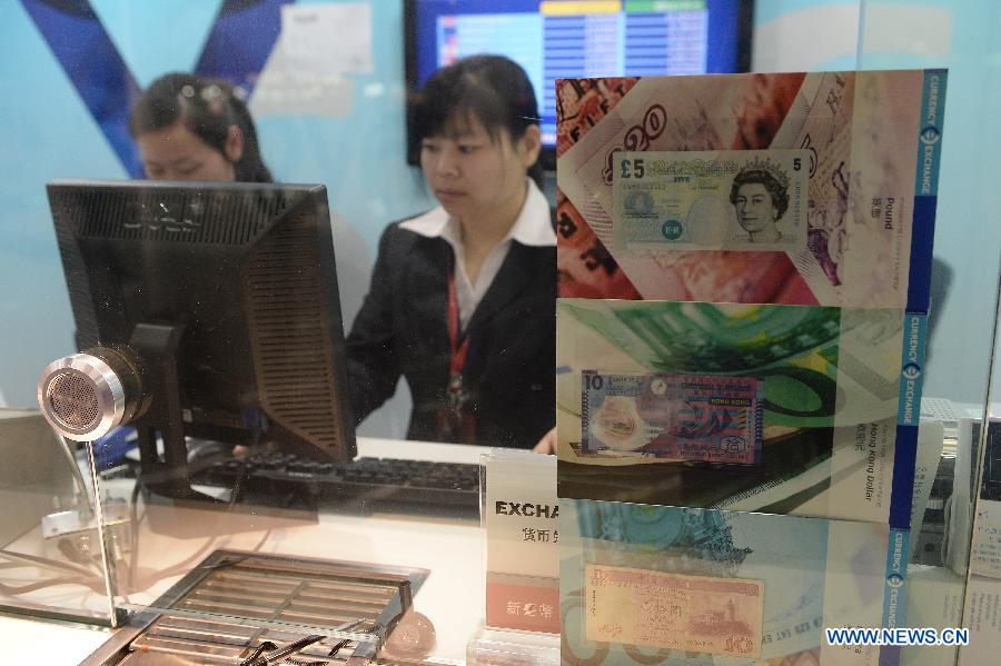 Foreign currency exchange place opens in subway station of Shanghai (2/ ...
