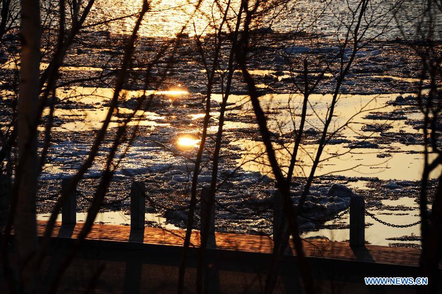 Drift ice on surface of Heilongjiang River (4/5) - Headlines, features ...