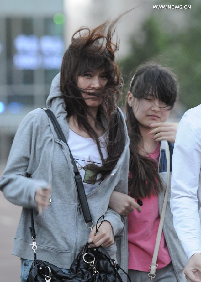 Beijing issues blue alert for strong gale (3/4) - Headlines, features ...