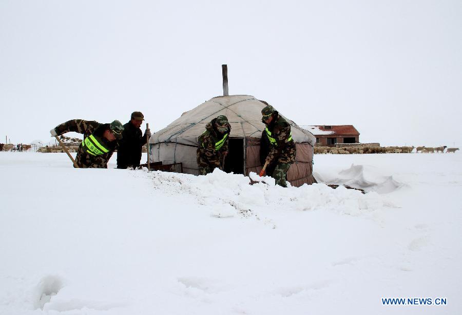 Inner Mongolia witnesses heavy snowfall as temperature drops (1/6 ...