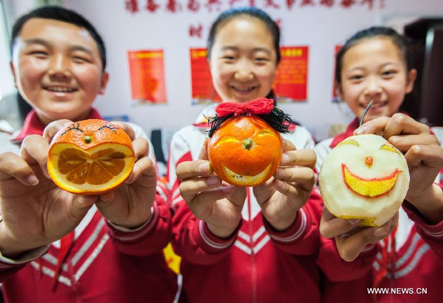 Chinese students celebrate World Smile Day (1/4) - Headlines, features ...