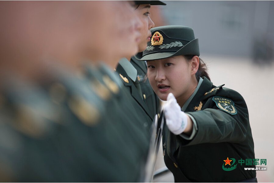 Training details of female PLA honor guards unveiled (5/10) - Headlines ...