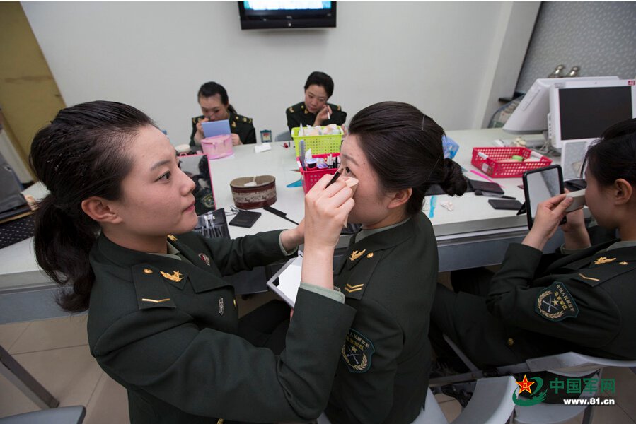 Training details of female PLA honor guards unveiled (7/10) - Headlines ...
