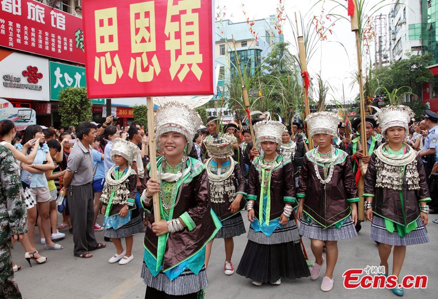 Maonan people celebrate traditional Fenlong Festival (4/10) - Headlines ...