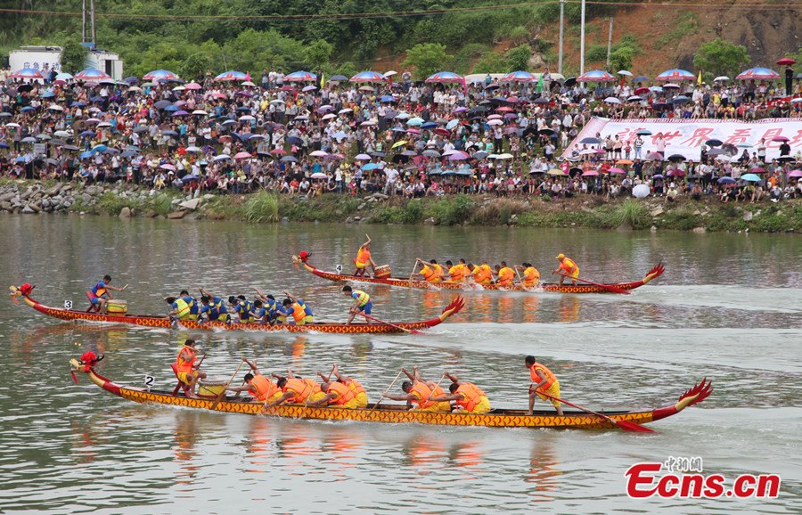 Maonan people celebrate traditional Fenlong Festival (10/10 ...