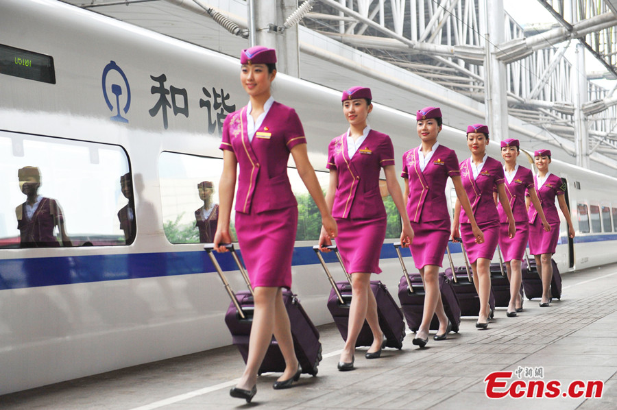 Chongqing bullet train stewardesses to put on new uniforms (3/6 ...