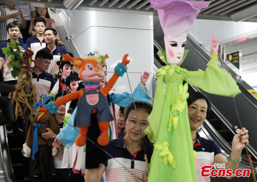 Hunan subway embraces 'puppet passengers' (1/6) - Headlines, features ...