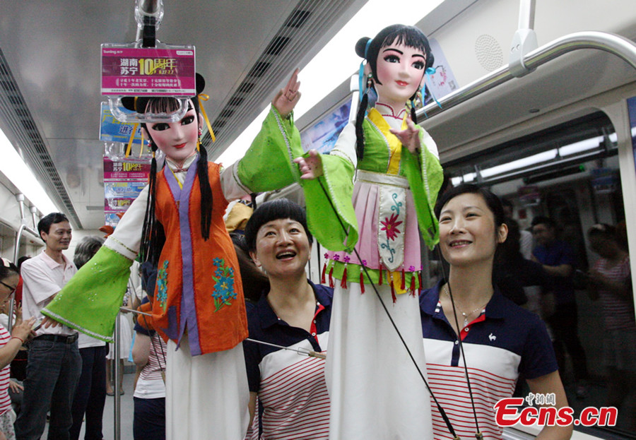 Hunan subway embraces 'puppet passengers' (3/6) - Headlines, features ...