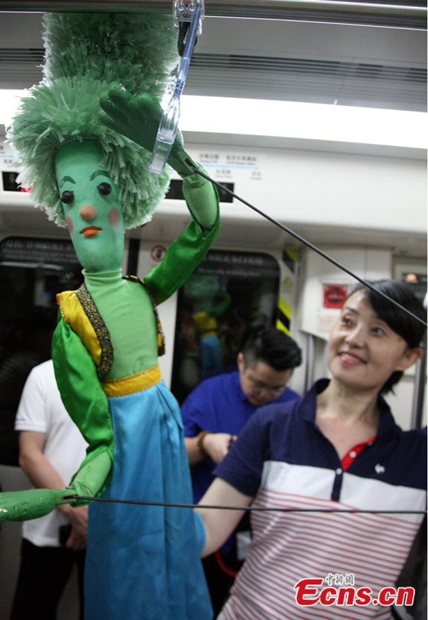 Hunan subway embraces 'puppet passengers' (5/6) - Headlines, features ...